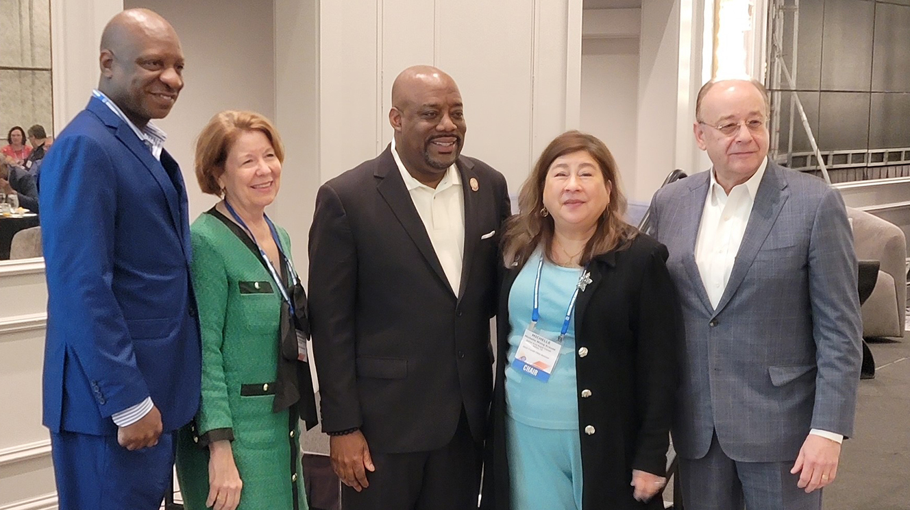 APTA Hosts Transit CEOs in Savannah | Passenger Transport