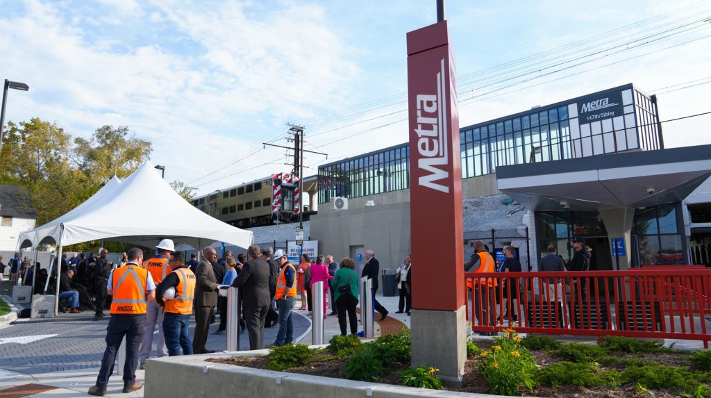 RIPTA Completes Northeast Region’s First Electric-Bus In-Line Charging ...