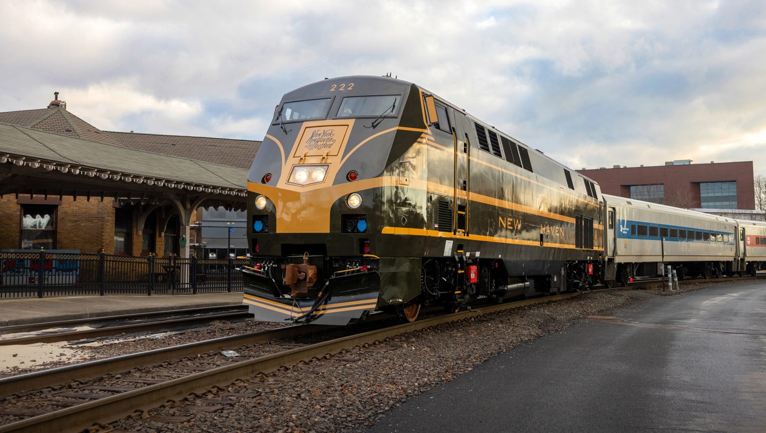 Metro-North Railroad Unveils New Wrapped Locomotive from Heritage ...