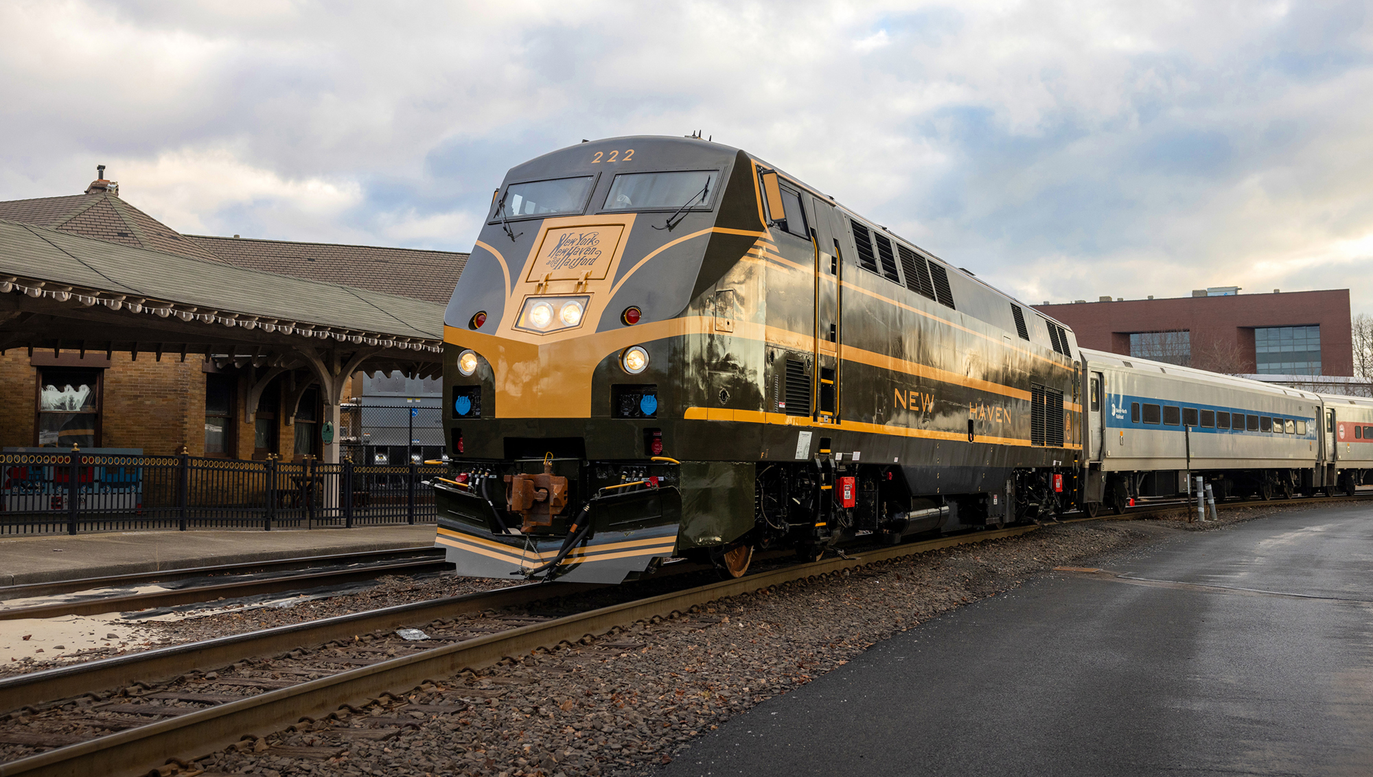 Metro-North Railroad Unveils New Wrapped Locomotive from Heritage ...