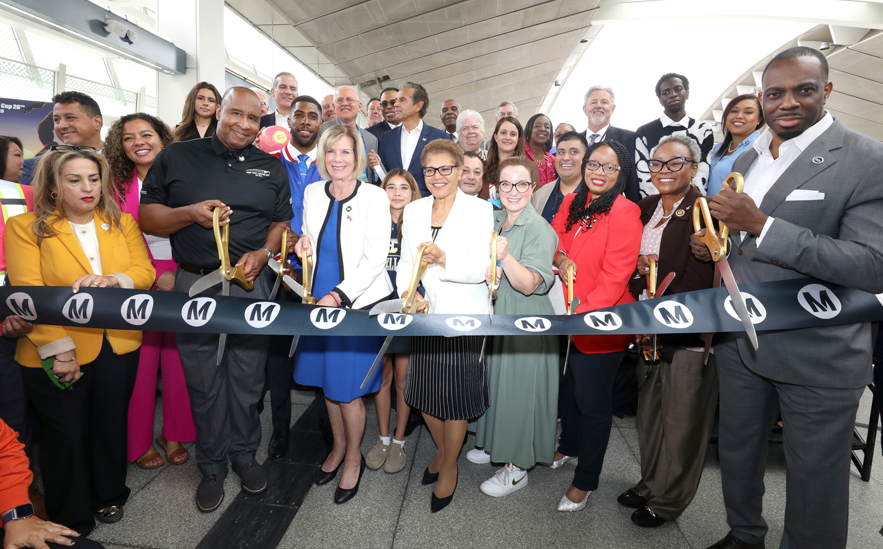 LAX/Metro Transit Center Station Brings Faster, Easier Travel ...