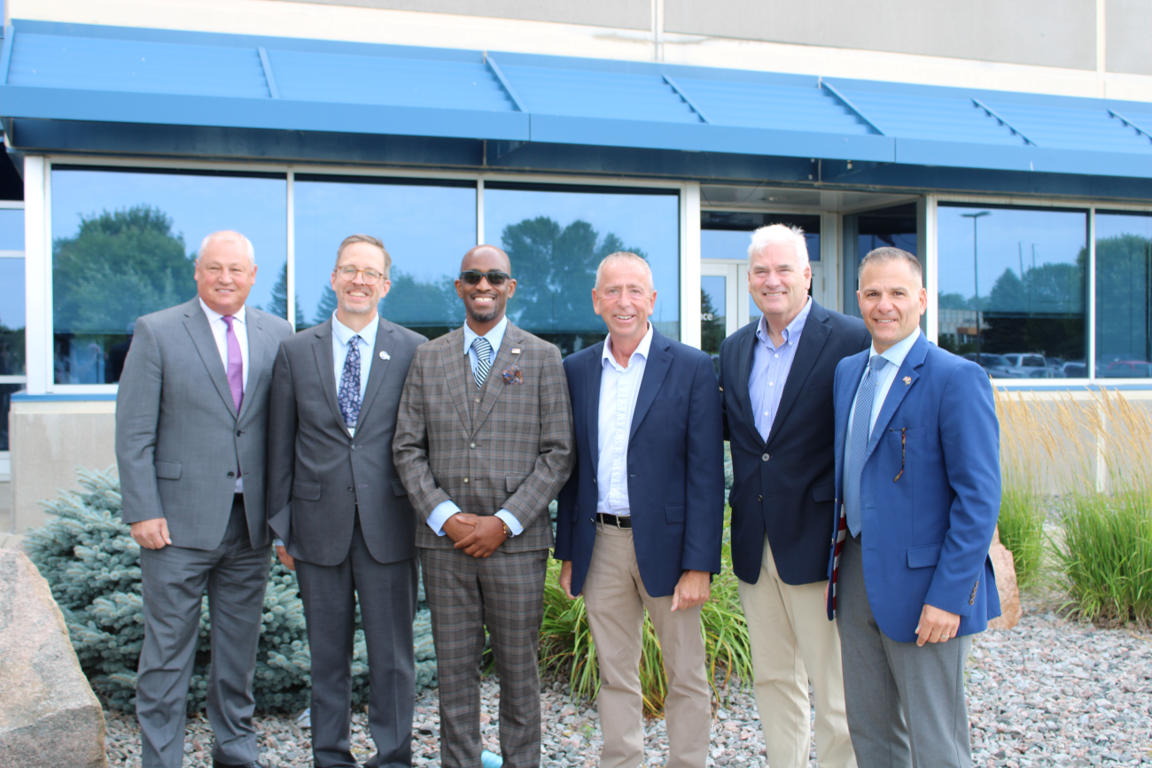 FTA Administrator Shares Focus During New Flyer, St. Cloud Metro Visit ...