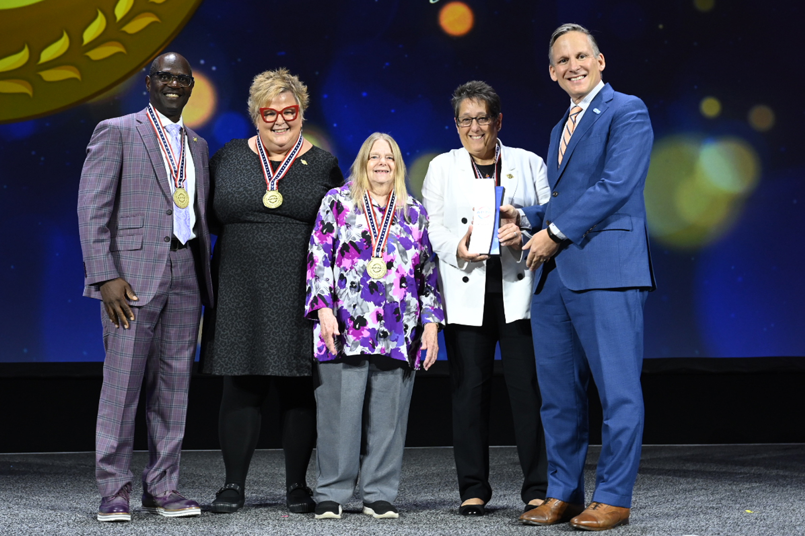 APTA Honors 2025 Awards, Hall of Fame Winners at TRANSform | Passenger ...