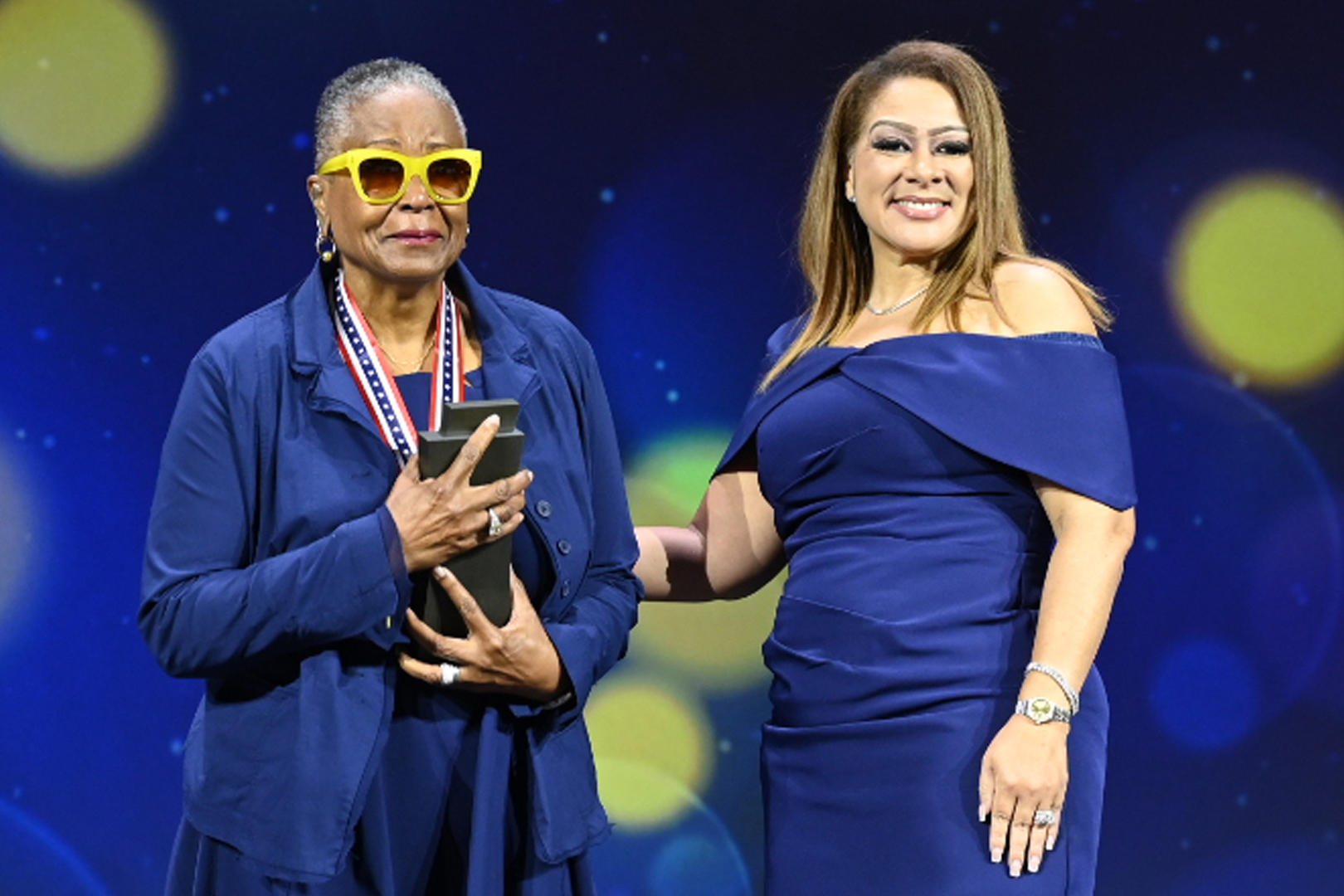 APTA Honors 2025 Awards, Hall of Fame Winners at TRANSform | Passenger ...