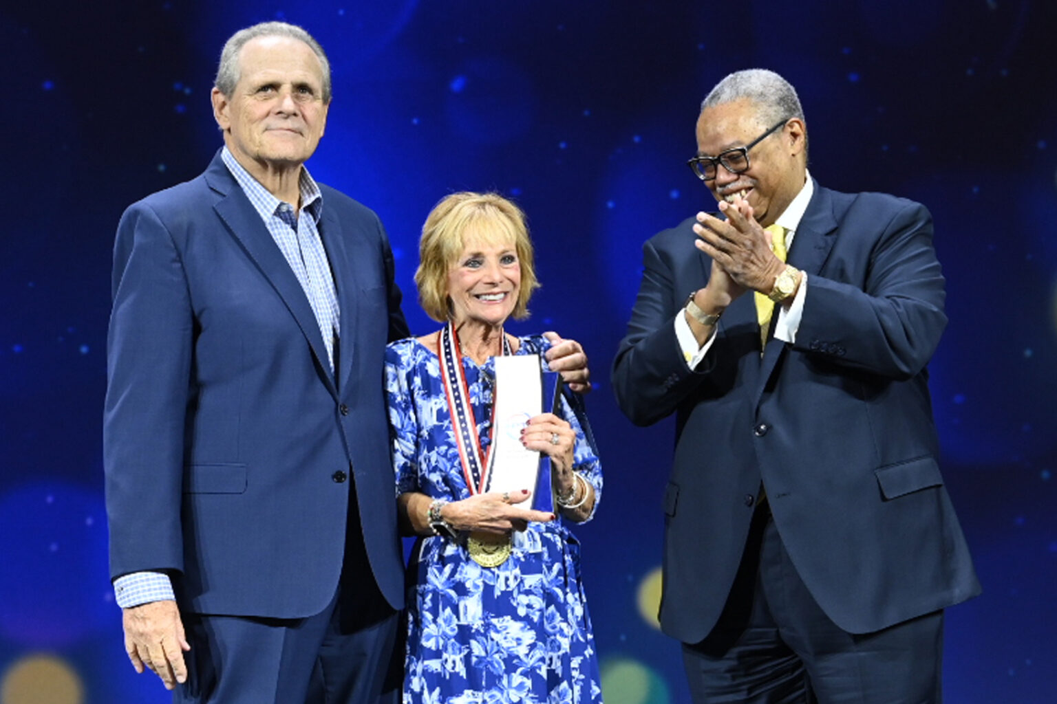 APTA Honors 2025 Awards, Hall of Fame Winners at TRANSform | Passenger ...