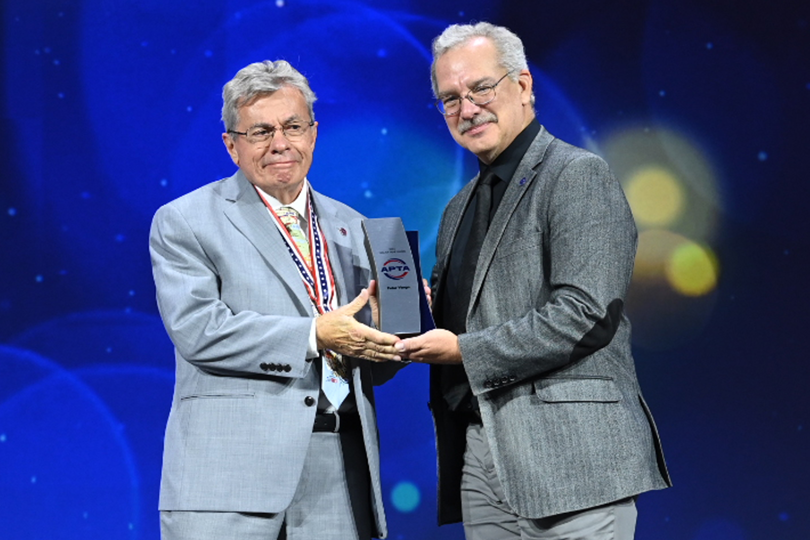 APTA Honors 2025 Awards, Hall of Fame Winners at TRANSform | Passenger ...